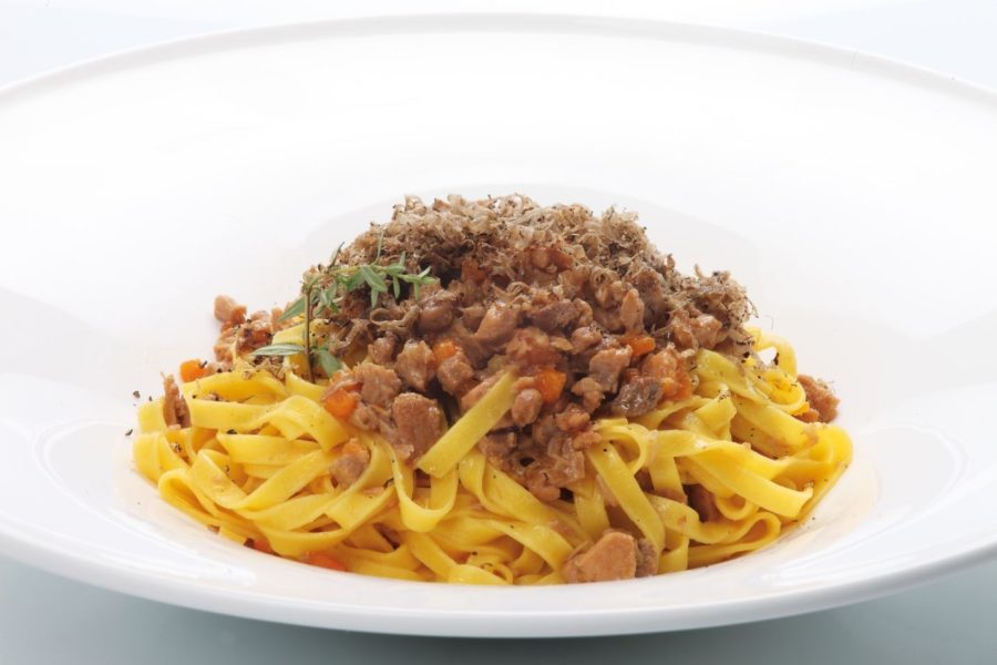 Tagliatelle con ragout di carni bianche e tartufo - La Pasta di Aldo
